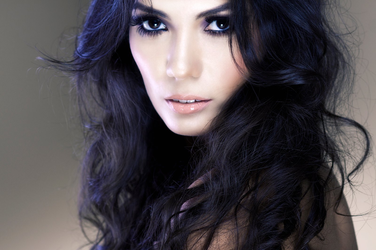 Clarita De Quiroz, Singer, Musician, Signed Artist, Amazing Vocal Talents